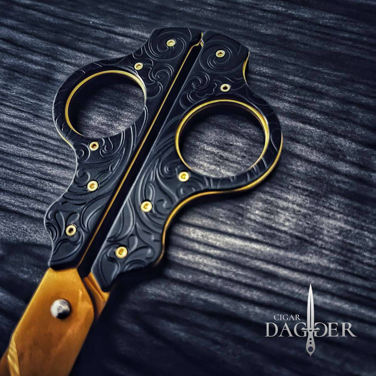The Luxury Cigar Scissor Vintage Black Embossed – Cigar Dagger